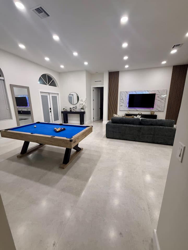 Tropical Villa Retreat | Pool • Game Room • Lounge - Plantation, FL
