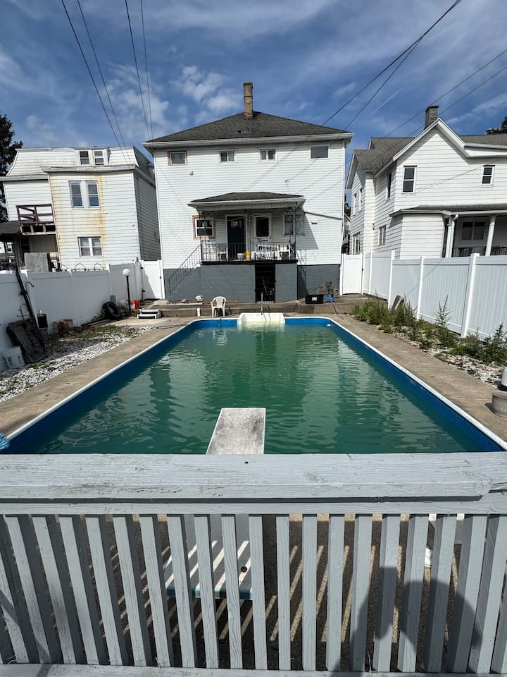 King Size In The Heart Of North Scranton - Scranton, PA