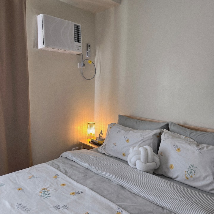 Tide & Timber: Cozy Modern Studio In Cubao - Quezon City