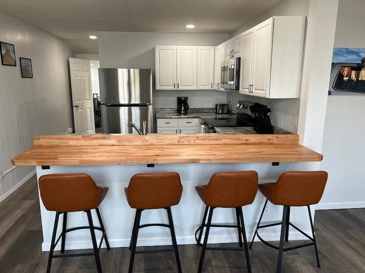 Mott Basecamp - Unit 1

Two Bedroom On Main St - North Dakota