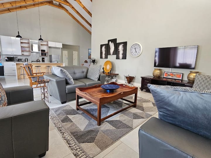 Beautiful Secure Apartment, With Garden - Zimbabwe