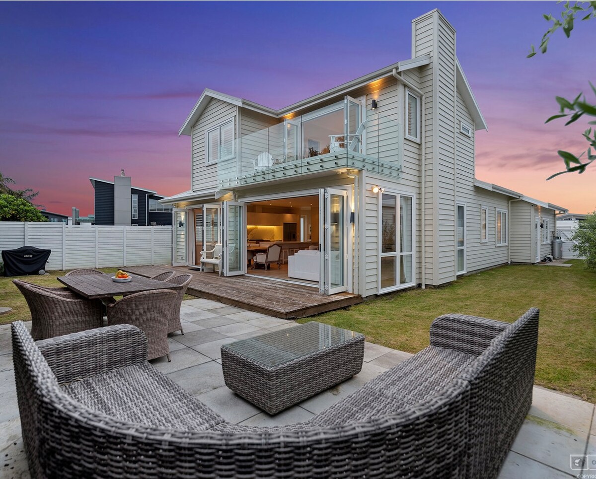 Superbe maison de plage familiale - Maisons à louer à Omaha, Auckland ...