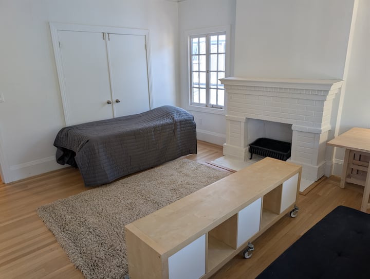 Remodeled 3 Br, 2 Ba Just A Few Blocks From Ucb - Berkeley, CA