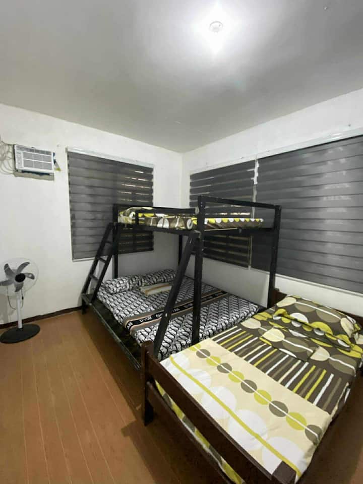 Affordable House With Air-conditioned Rooms - Aliaga