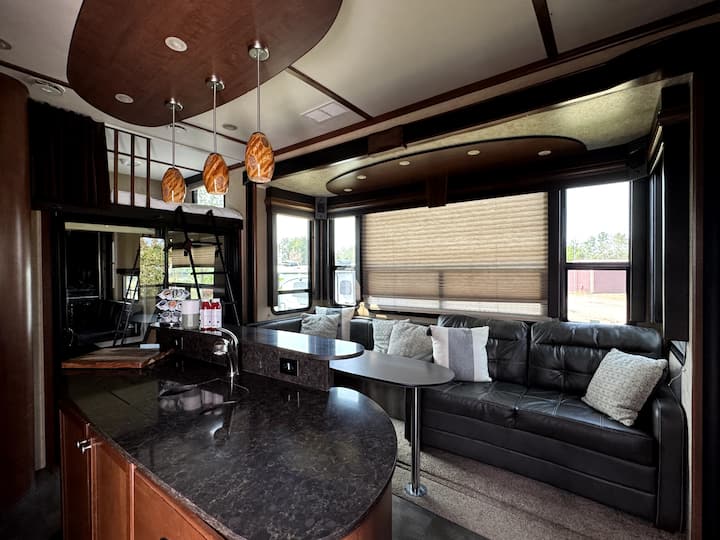 Rv Apartment W/ Hyrdo-spa & Steam Train Access - 加拿大