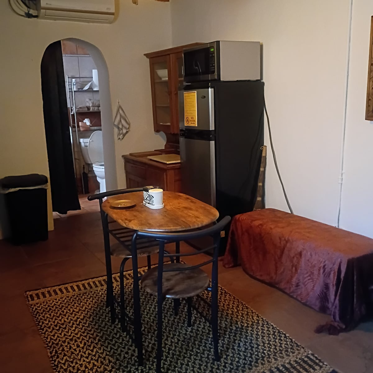 Salle Adobe dans le Far West - Maisons à louer à Tucson, Arizona, États ...