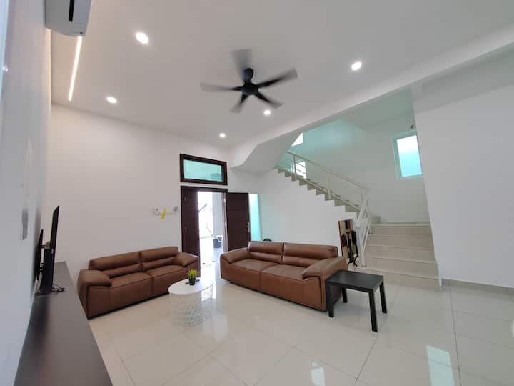 406a  Jelutong Semi D.三层楼7房度假屋，走出门口就是各种种族美食打卡位 - Penang