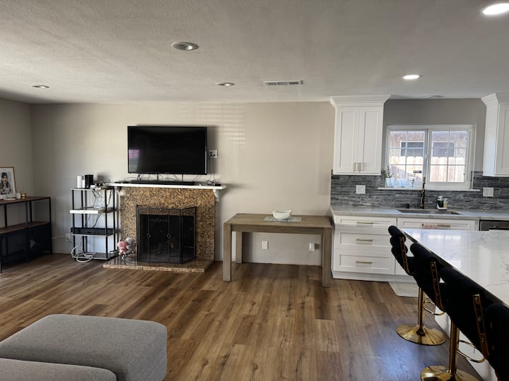 One Bedroom Working Professional - Santa Ana, CA