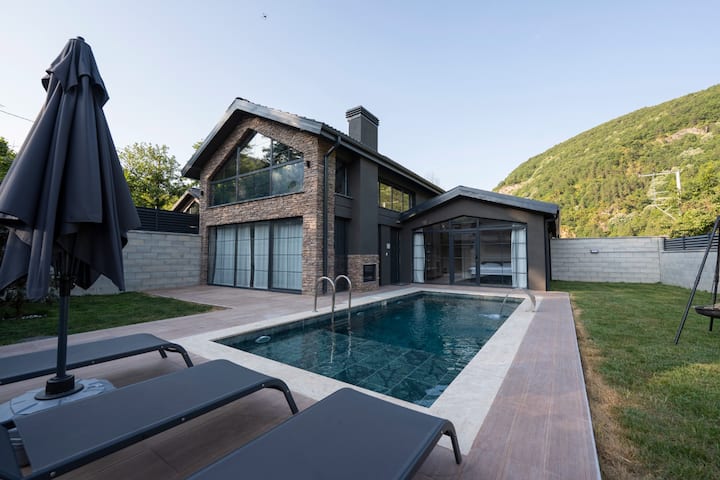 Sapanca 3+1 Villa ıSıtmalı Havuzlu Sıcak Havuzlu - Sapanca