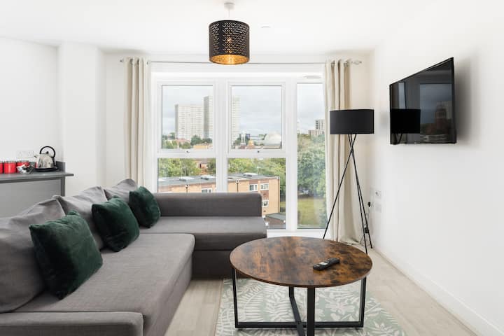 Cozy 2-bedroom Apartment With Secured Parking - Birmingham