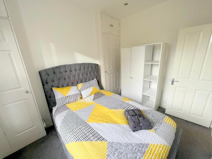 1-bedroom Flat In Sutton, South London - Surbiton