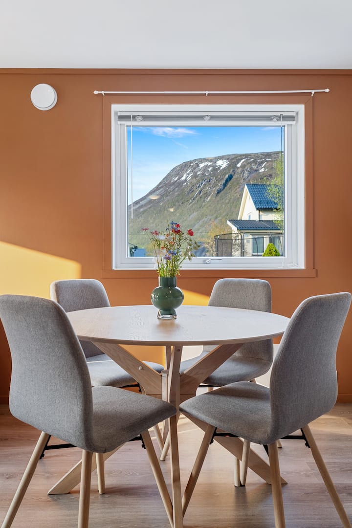 Parkering | Nær Attraksjoner | Perfekt For Par - Tromsø