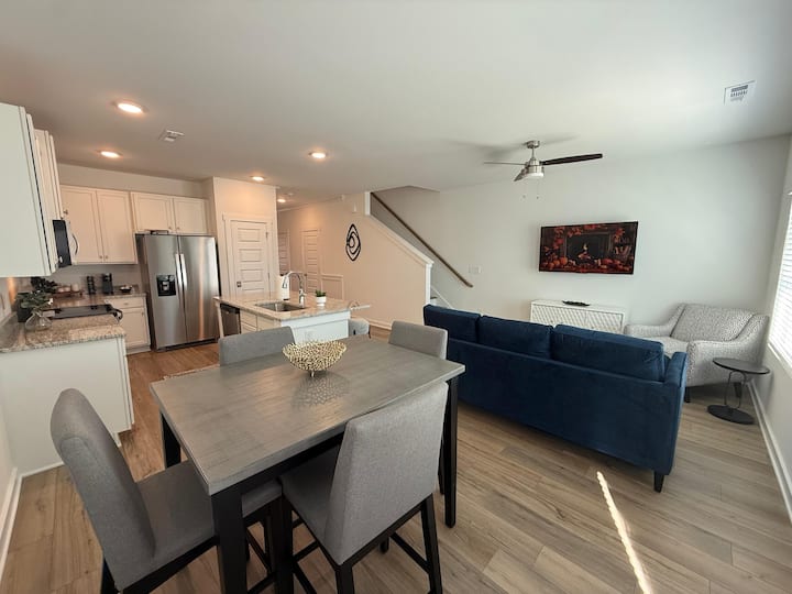 Townhome 3bd 2.5ba W/garage Minutes From Redstone - Huntsville, AL