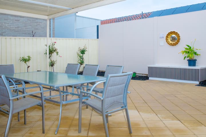 Spacious 4br • 2 Living Areas • North Adelaide 3km - Adelaide