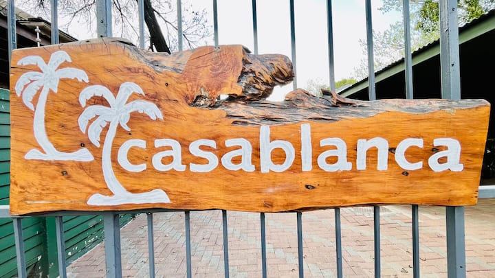 Casablanca Cabanas: 6 Bedroom Guesthouse - Bloemfontein
