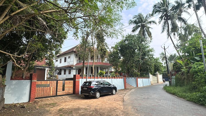 Souparnika Heritage, Premium Heritage Stay - Mahé