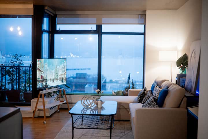 Luxe Ocean-view Apt | Downtown Vancouver Stay - カナダ