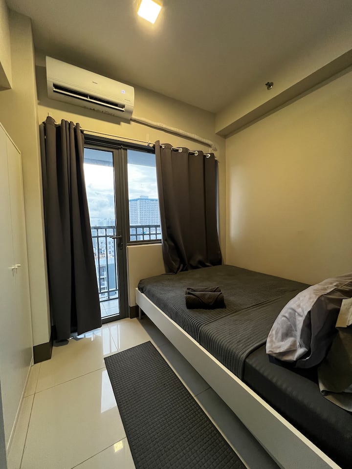 High-rise Haven | Skyline Views In Mandaluyong - Pasig