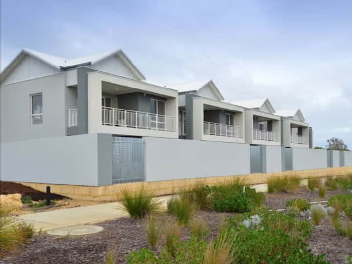 Sunset Stay Clarkson - Walk To The Shops! - Iluka