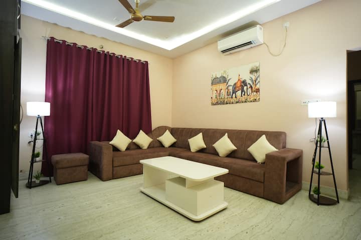 The Regal Serenity Suite - Luxury 3bhk Penthouse - Varanasi