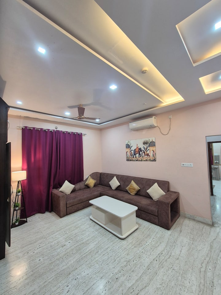 The Regal Serenity Suite - Luxury 3bhk Penthouse - Varanasi
