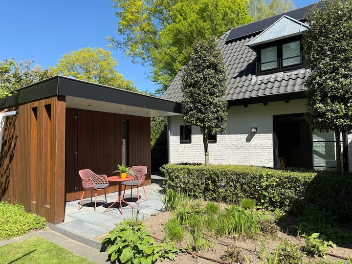 Luxe B&b Met En-suite Badkamer En Overdekt Terras - Tilbourg