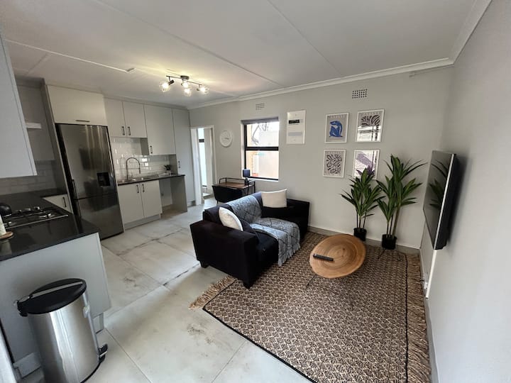 Stylish Cottage- Secure Boom- 10 Min From Airport - Edenvale