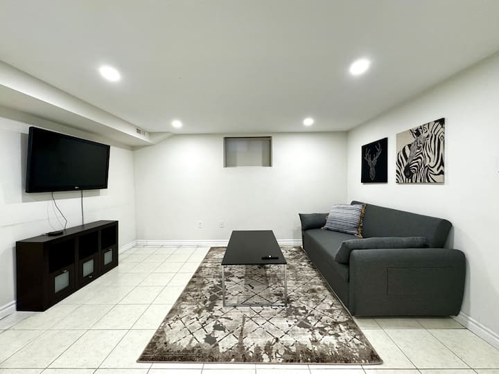 1 Bedroom Private Basement Suite In Prime Location - Markham