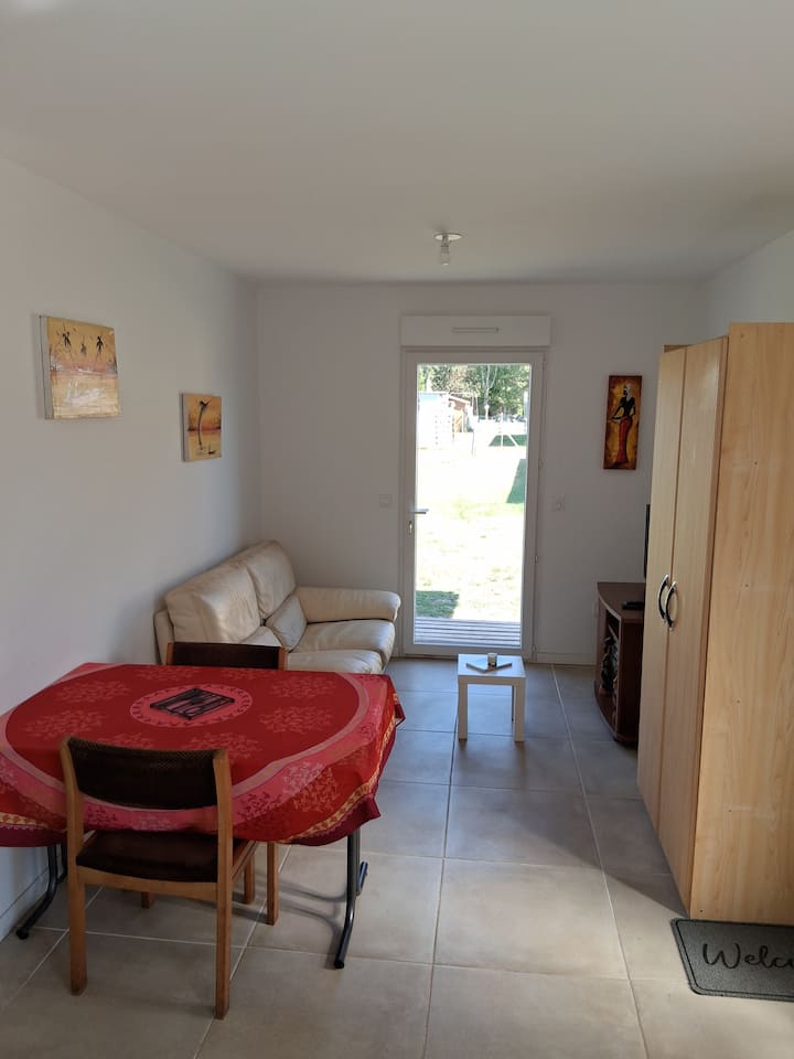 Maison Récente De 45m2 Dans Jardin Privé. - Hourtin