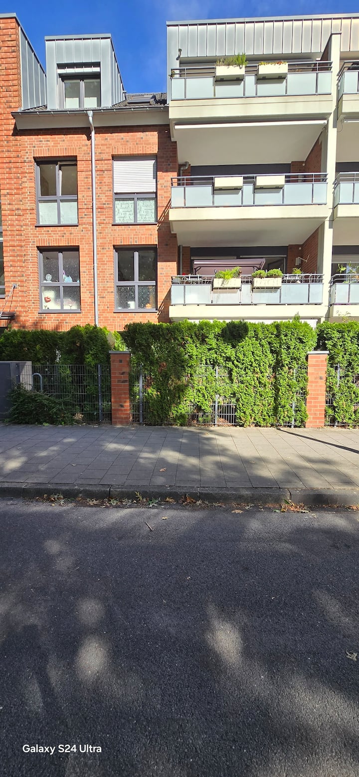 Comfortable & Spacious Apartment - Düsseldorf