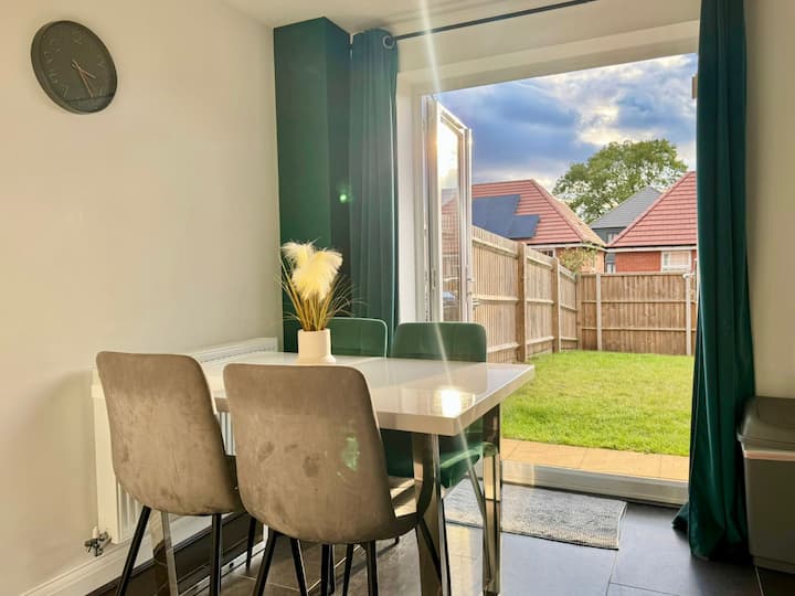 Contractors |Sleeps 6|family|2.5bath|free Parking - Rugby