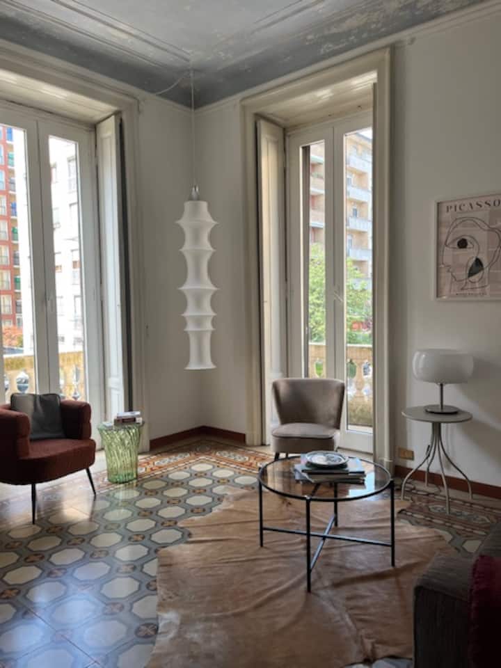 Elegante Appartamento D'epoca Nel Cuore Di Milano - Milan