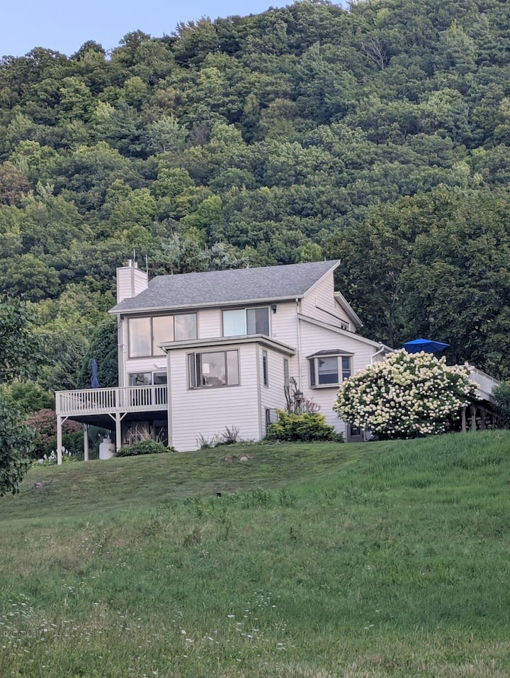 Stealie Farms Lodge - Naples, NY