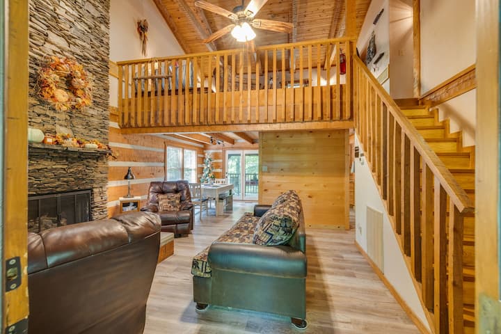 Rustic Ridge Retreat Of The Smoky Mountains -Pool - Townsend, TN