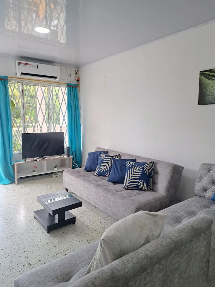 Casa Familiar De 5 Hab Con Terraza - Cali