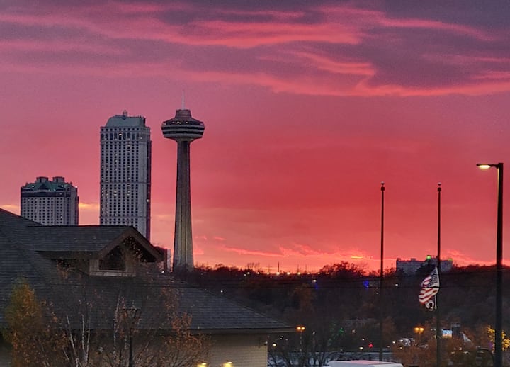 Grand View | Walk To Falls, Casino & Attractions - Niagara Falls, NY