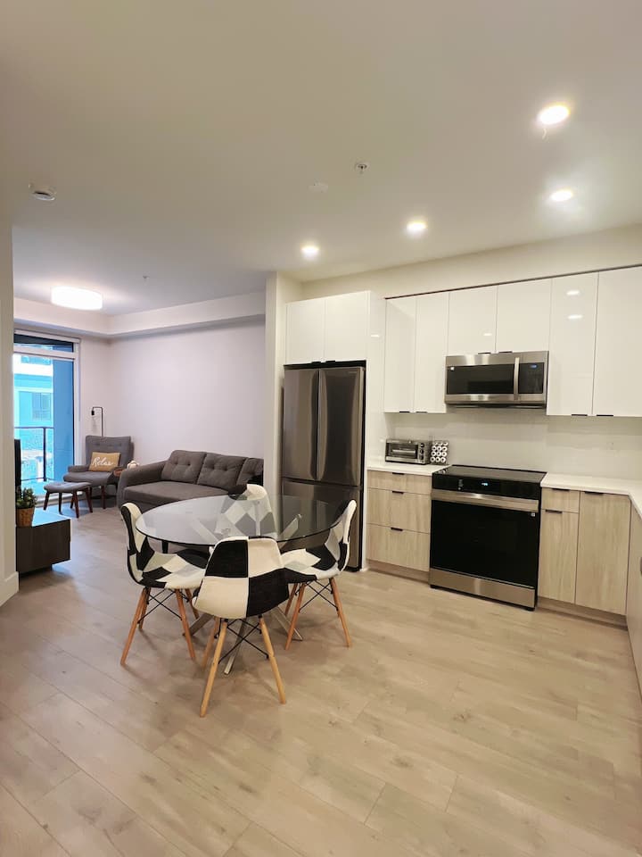 Brand New Mid-term Rental Surrey Central&hospital -