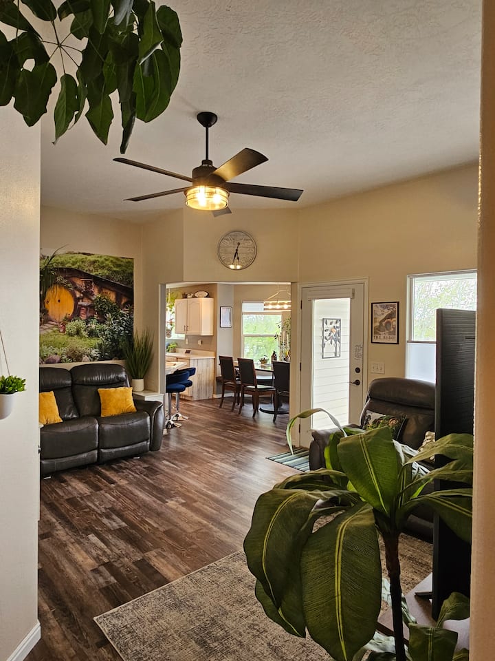 2br • Full Kitchen • Spacious Stay • Middle Earth - Cedar City, UT