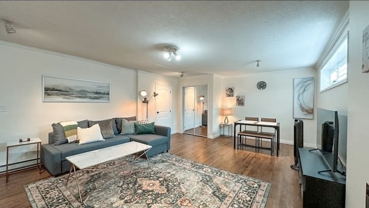 Spacious And Bright 1bed Suite - Grouse Mountain