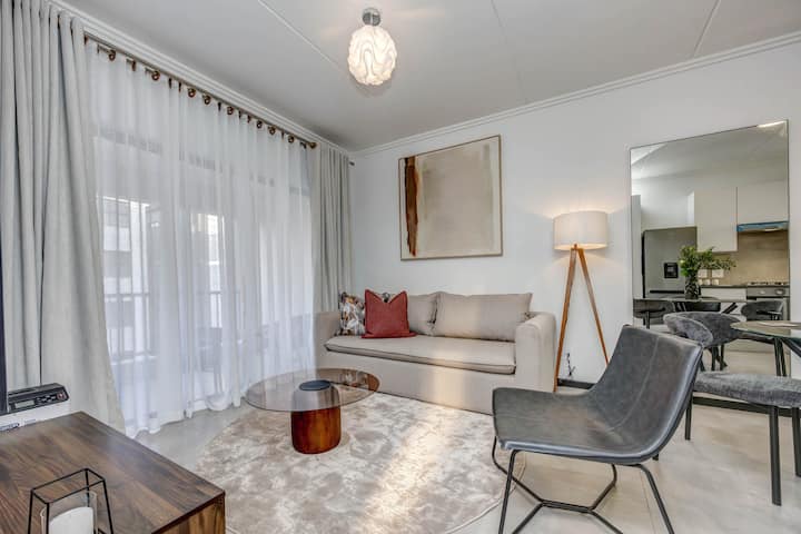 Elevated Escape •1bed •1bath •Power Backup - Sandton