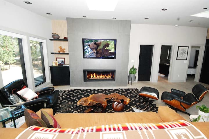 Penthouse Retreat Mountain View & Designer Touches - South Lake Tahoe, CA