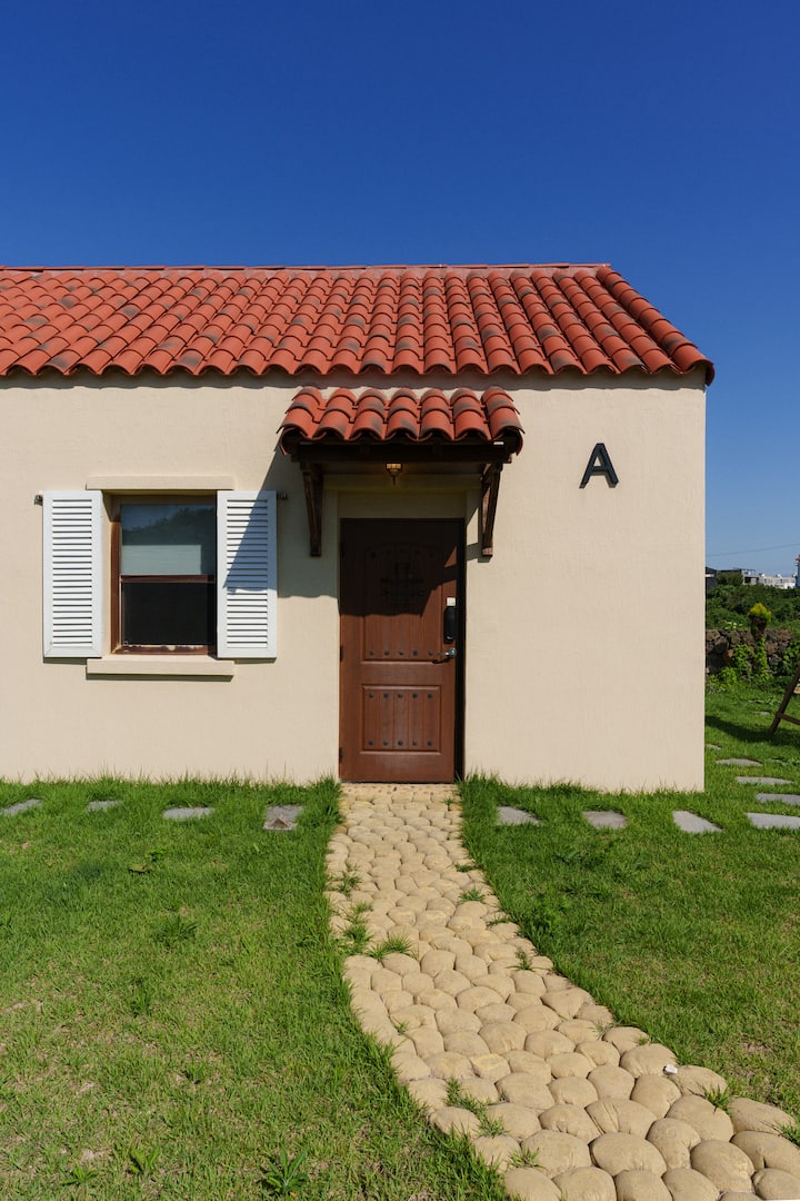 [오픈특가]제주에서 만나는 스위스식 프라이빗 독채 숙소,바베큐, 차량 3분 삼양해수욕장 A - Csedzsu