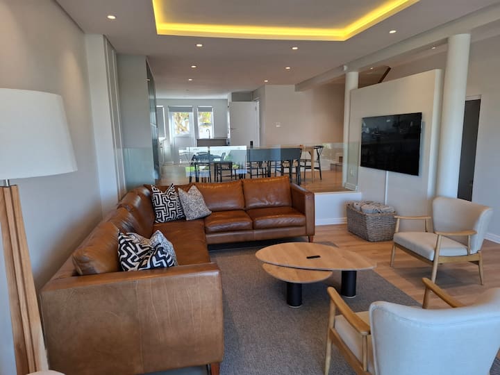 Breakwater Sea Facing Apartment - Hermanus