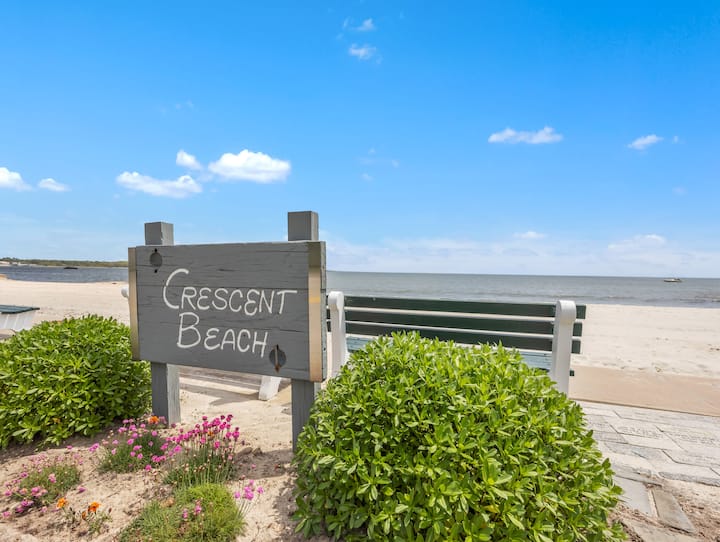Newly Renovated Cresent Beach Cottage - Connecticut