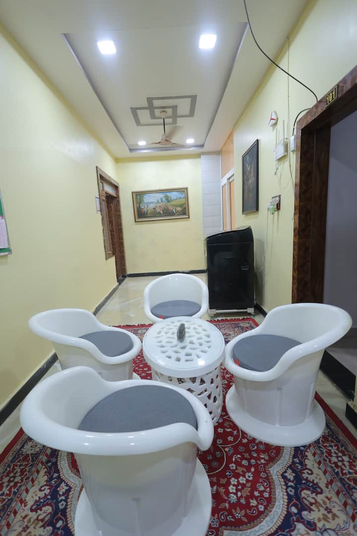Sukdhamhomestays|
Family Friendly Stays 1stf_4bhk - Mathura