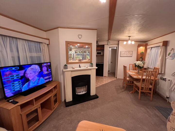 A&c Coastal Hideaway – With Outside Decking - West Mersea