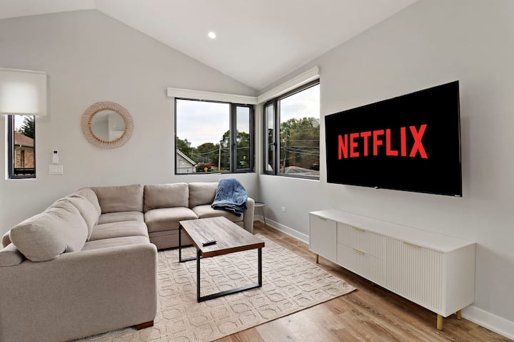 2br Coach House W/ Patio + Parking | Evanston - Evanston, IL