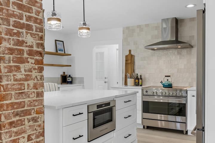Brand New In E. Falmouth; 1.4 Mi To Menhaunt Beach - Falmouth, MA