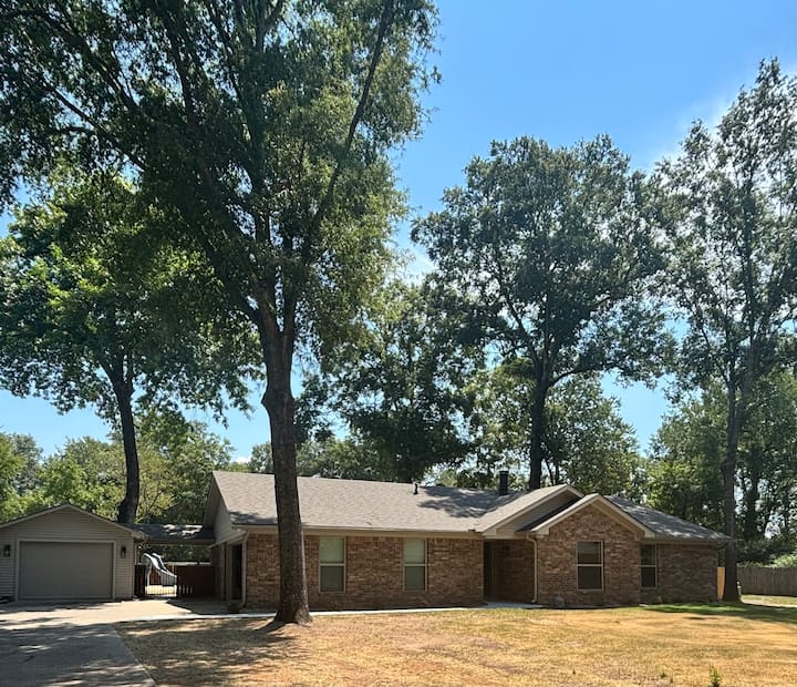 Tucker Creek Trail, Pool, And Arcade! - Conway, AR