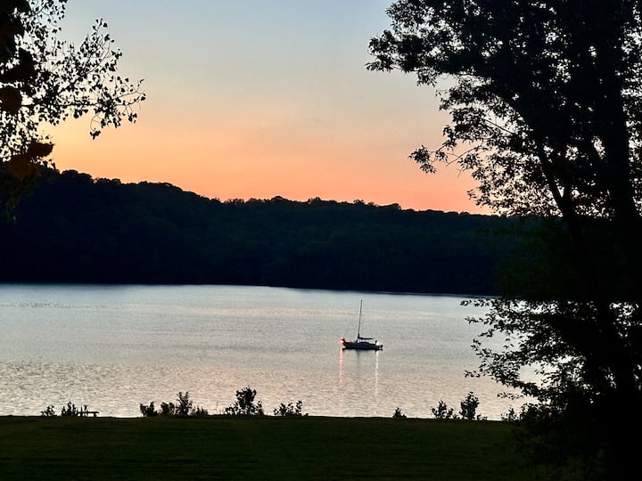 The Barge Inn: Your Epic Waterfront Escape! - Charlestown State Park, Charlestown